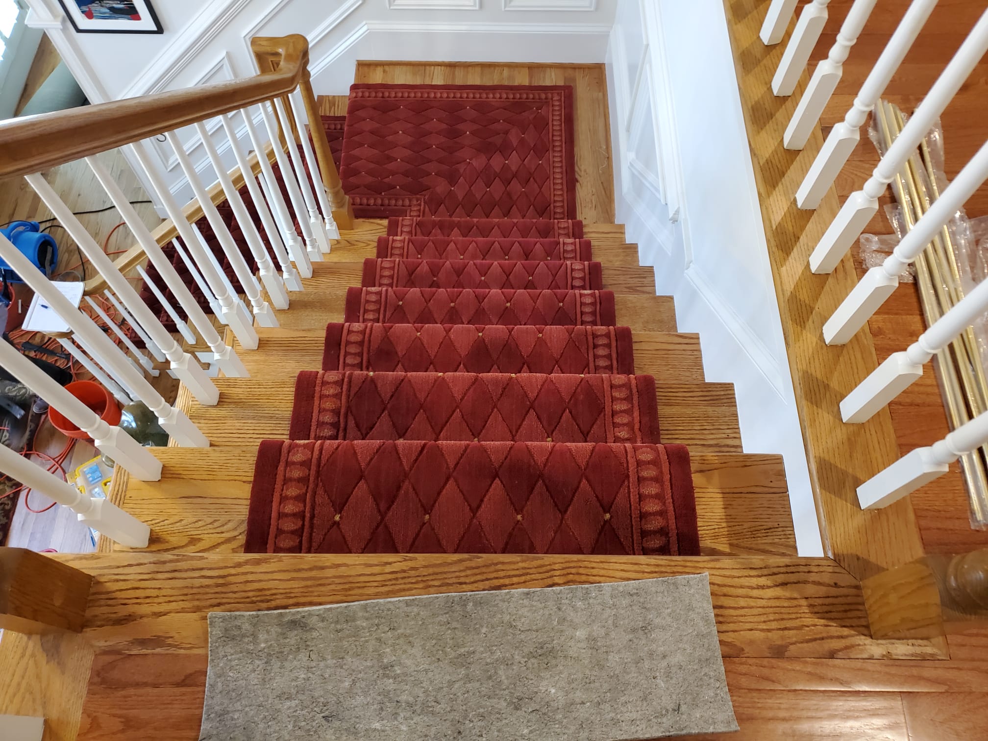 Runner Rugs - Stair Runner installation is done be professionals ...